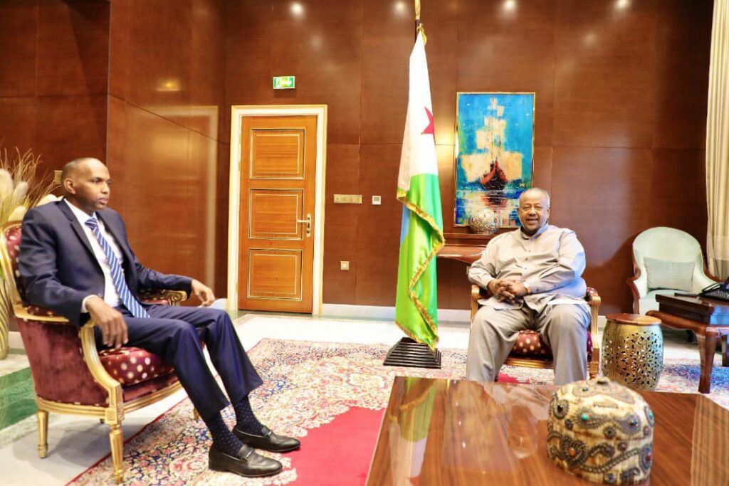 Madaxweyne Ismaaciil Cumar Geele oo qasriga Madaxtooyada Jabuuti ku ...